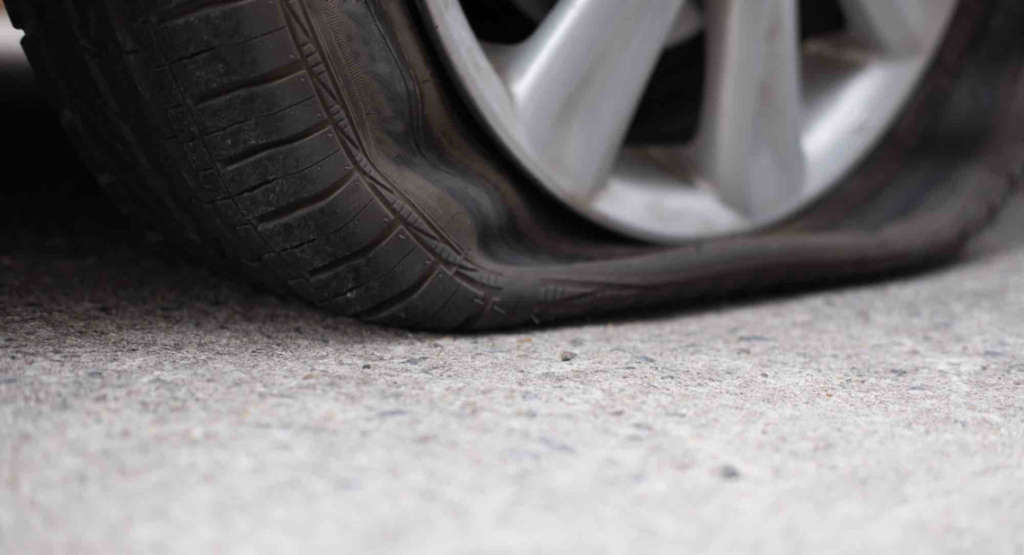 What are the risks of under-inflated or flat tyres?